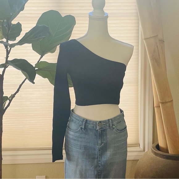 Zara | Tops | Zara One Shoulder Crop Top | Poshmark